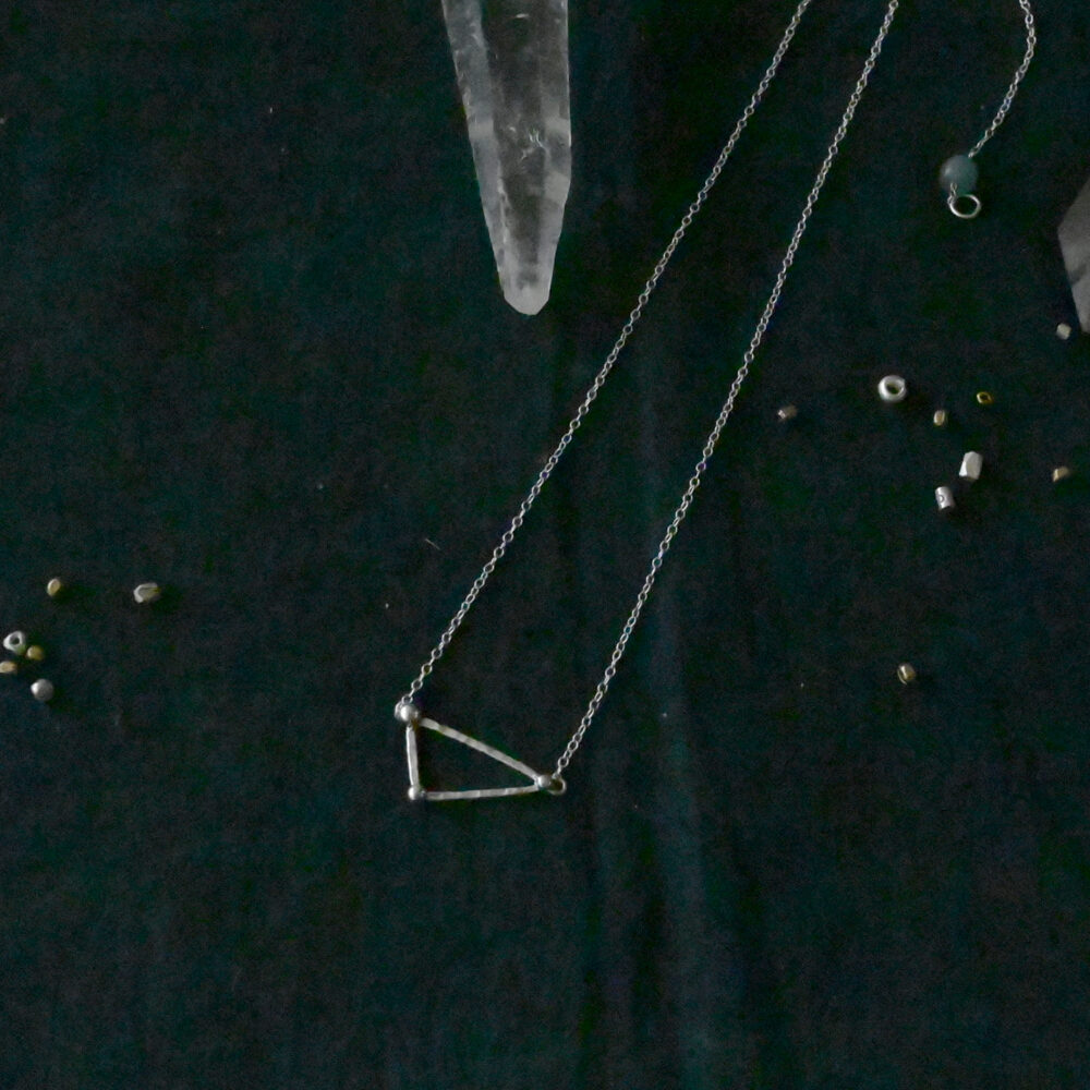 サンカクセイザネックレス - chabbit co.,ltd